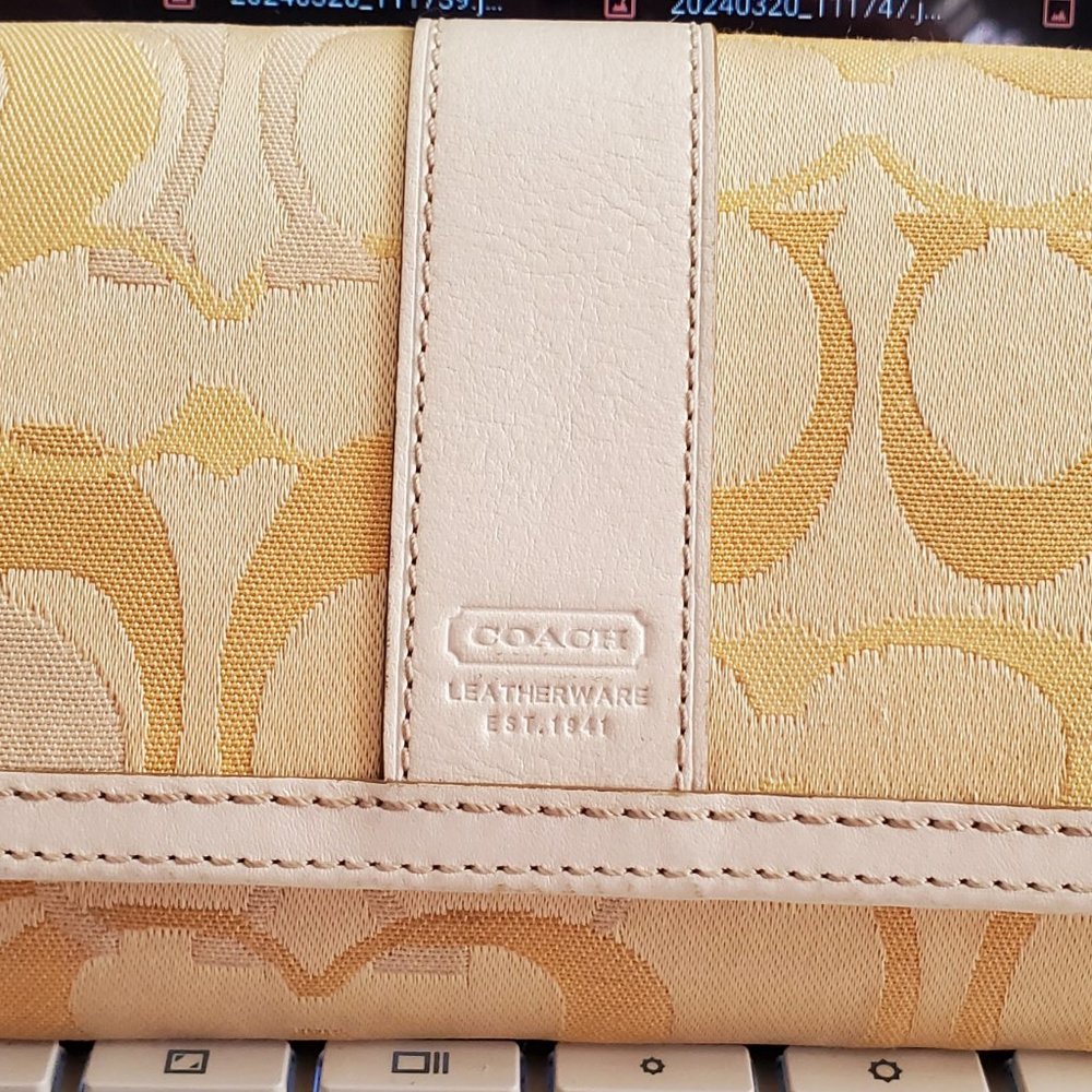 Coach Yellow And Canvas And Leather Folding Wallet - Gem